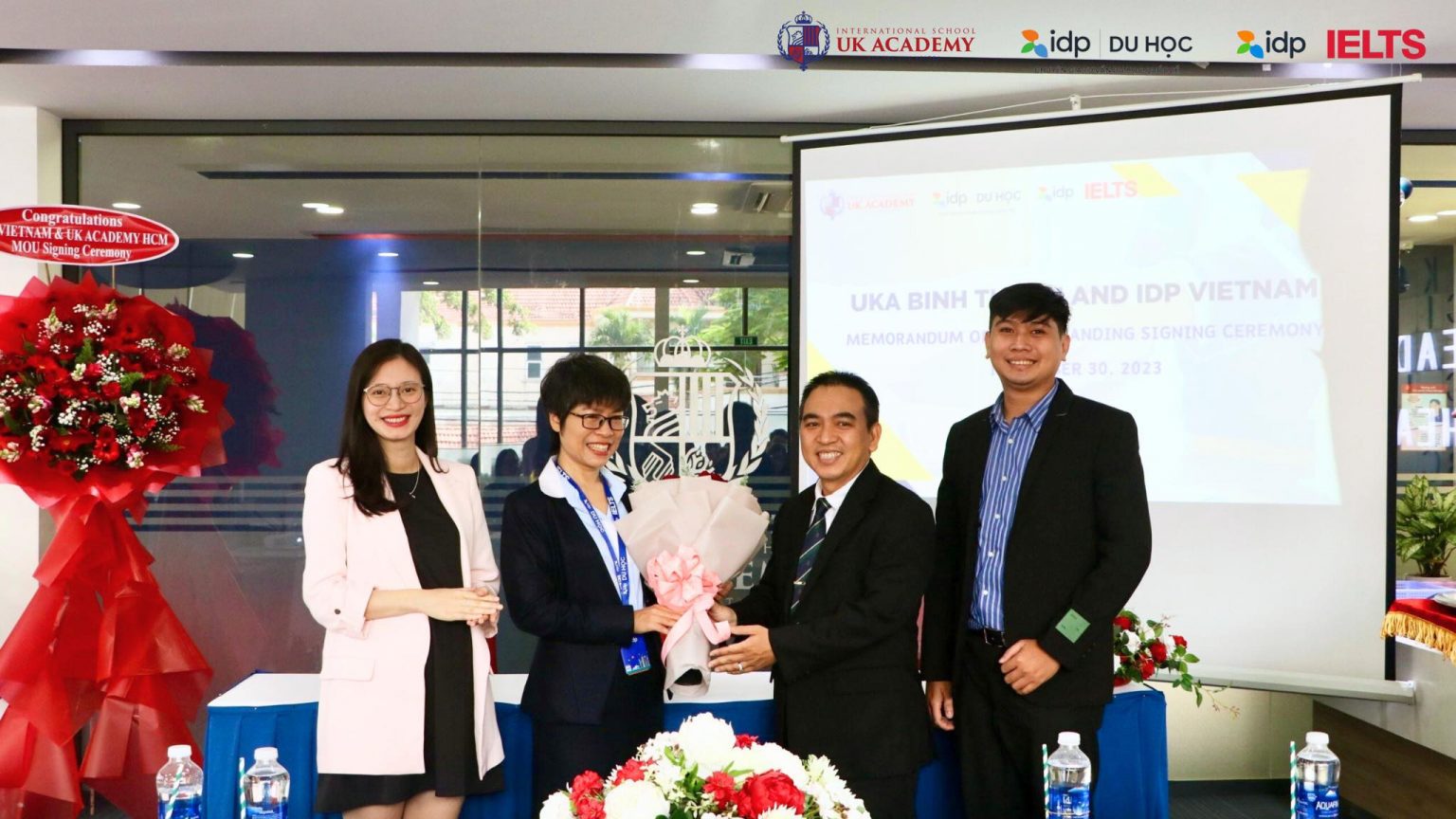 BUỔI LỄ KÝ KẾT HỢP TÁC GIỮA TRƯỜNG UKA BÌNH THẠNH VÀ IDP VIỆT NAM ...